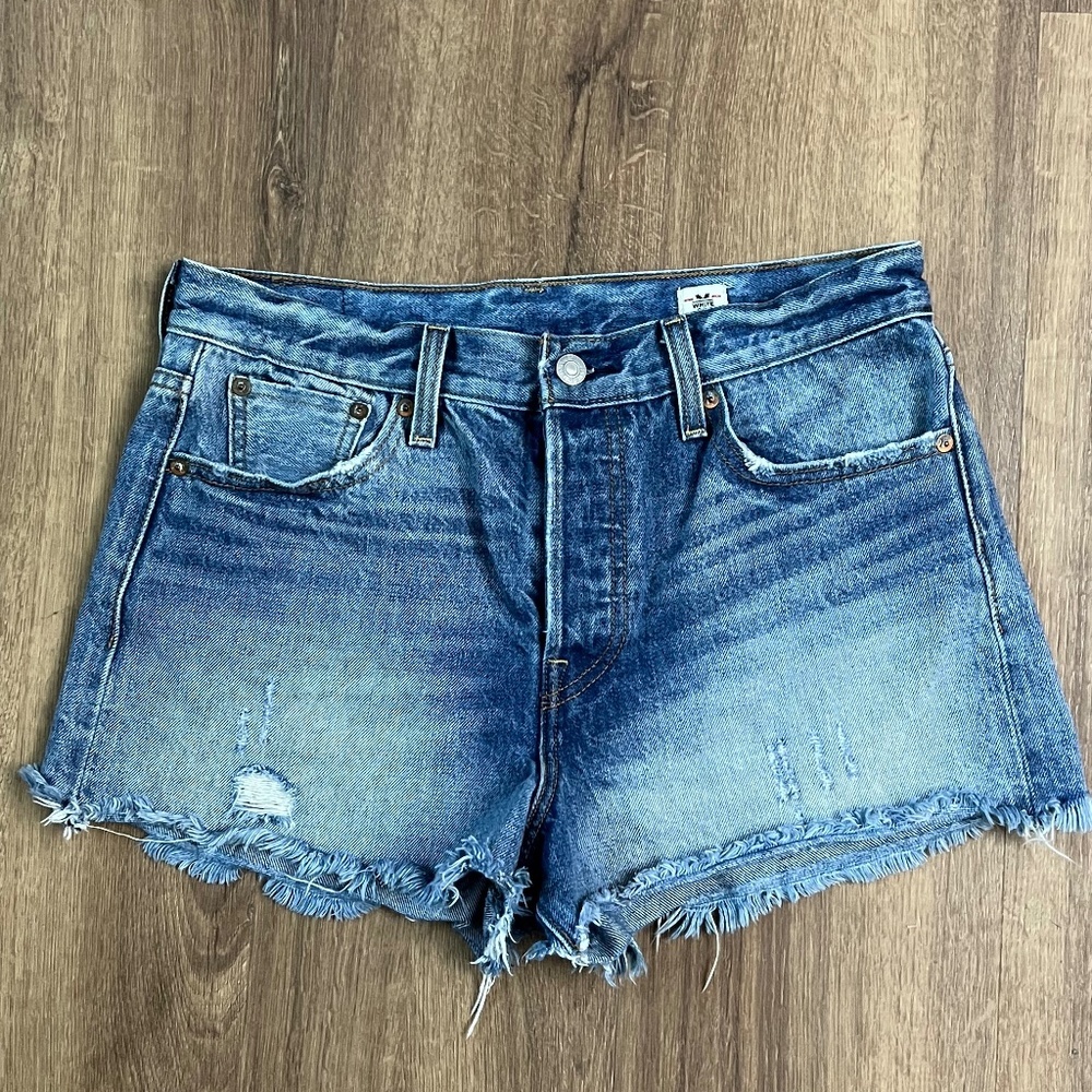 Levi’s 501 Ltd Ed. White Oak Cone Denim Distressed Je… - Gem